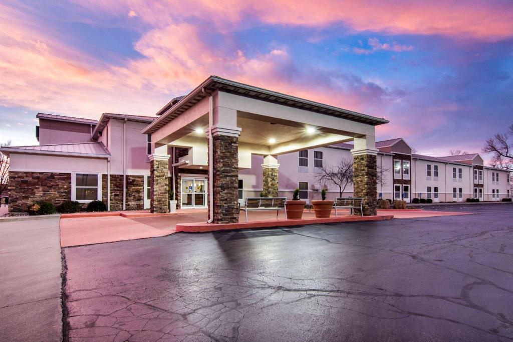 Comfort Inn & Suites Junction City - near Fort Riley, 이스트 정션 시티, 정션시티 ...