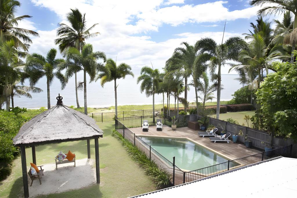 ABSOLUTE BEACHFRONT BLISS @ NEWELL BEACH, 뉴월, 호주 - 여기어때 특가